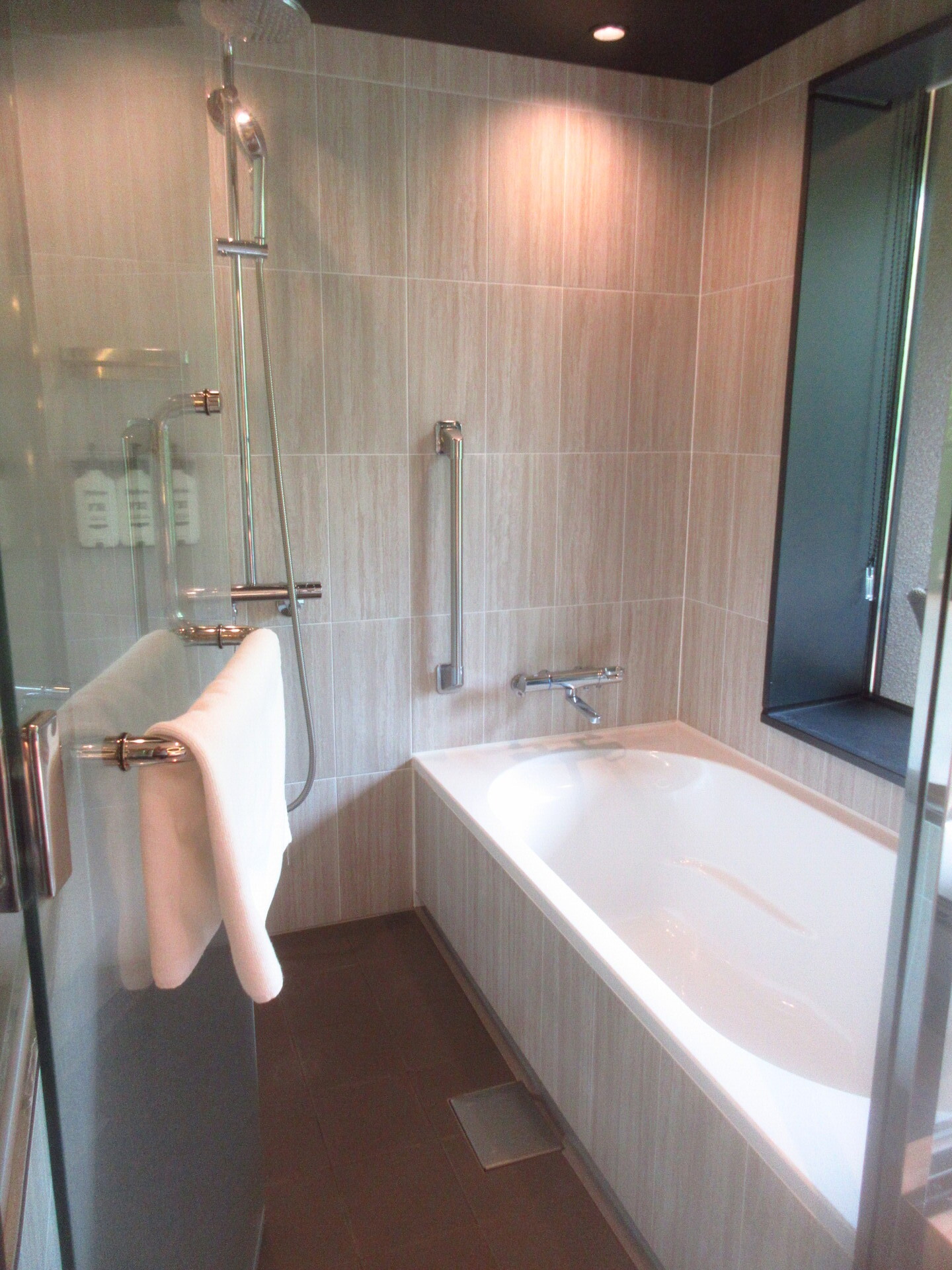 ホテルインディゴ軽井沢 その3（リバービューツイン・ビューバス：バスルーム・眺め等）: ケイシーの事情Ⅲ